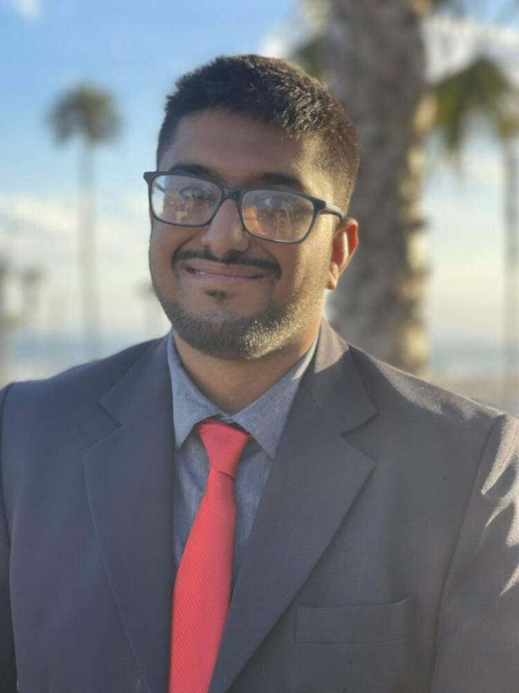 Business Student and CEO, Safi Wears Many Hats | University of the People