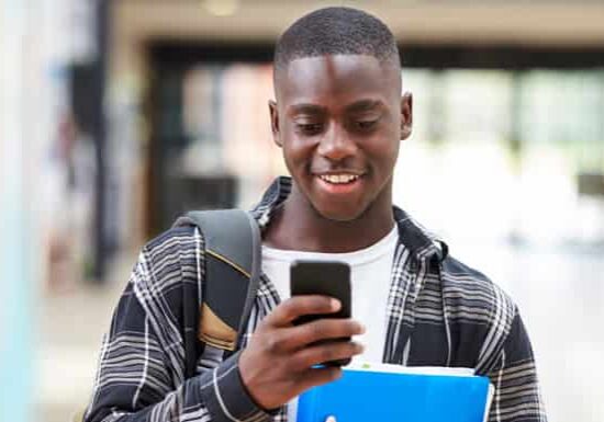 Best Phone Plans for College Students | UoPeople